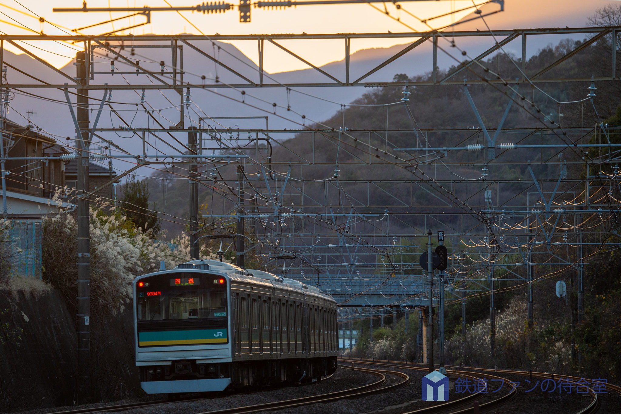 【8編成が出揃う】鶴見線E131系1080番台が登場〜205系運用離脱開始 | 鉄道ファンの待合室