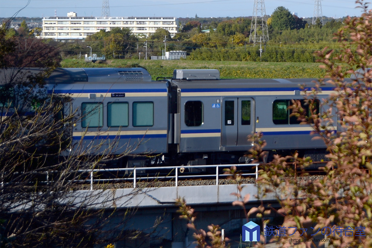 【エラー】帯が反転！？横須賀・総武快速E235系F-45編成が配給輸送 | 鉄道ファンの待合室